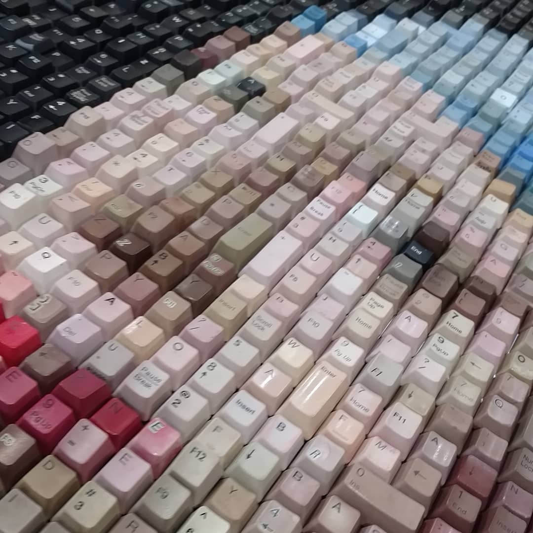 Artist Uses Recycled Keyboard Keys to Form Unique Art - MobiSpirit